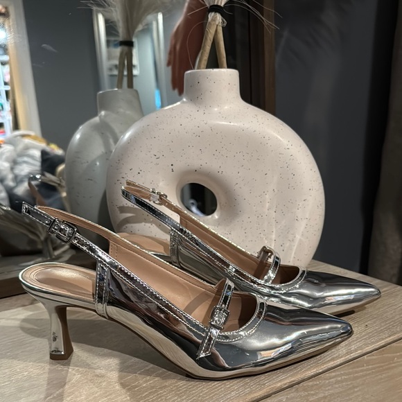 Kelly & Katie | Shoes | Kelly Katie Silver Metallic Slingback Heels ...